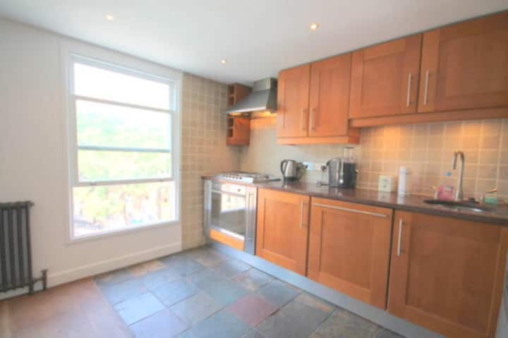 Camden Town 1 Bed Apartment - Aldwych - London