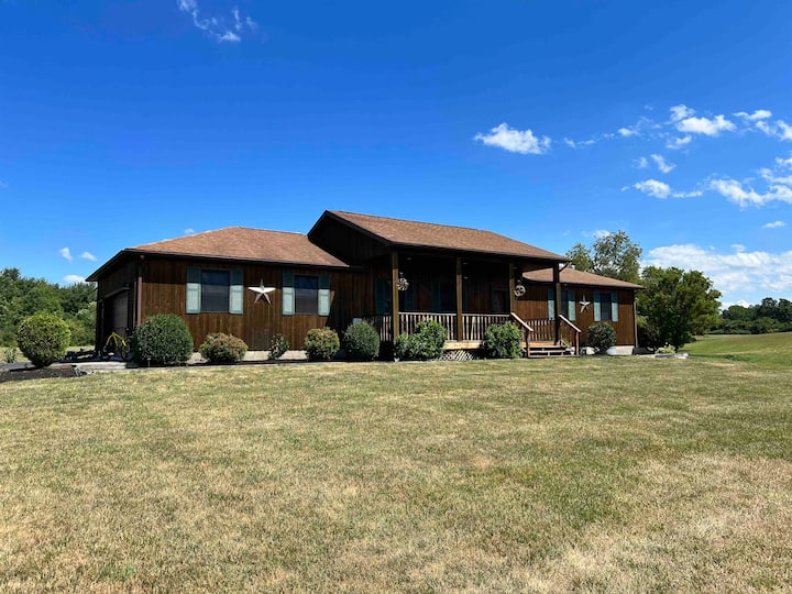 Countryside Home In Lansing, Convenient Location - Lansing, NY