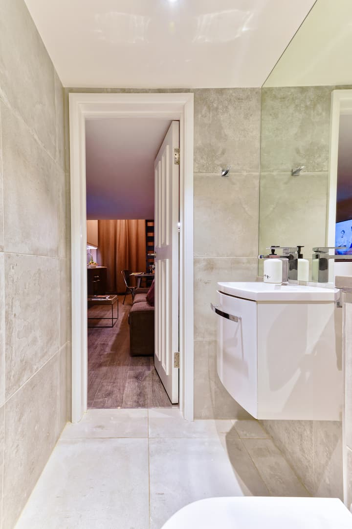 Superb Mezzanine With Balcony -Premium Street- W2 - Notting Hill