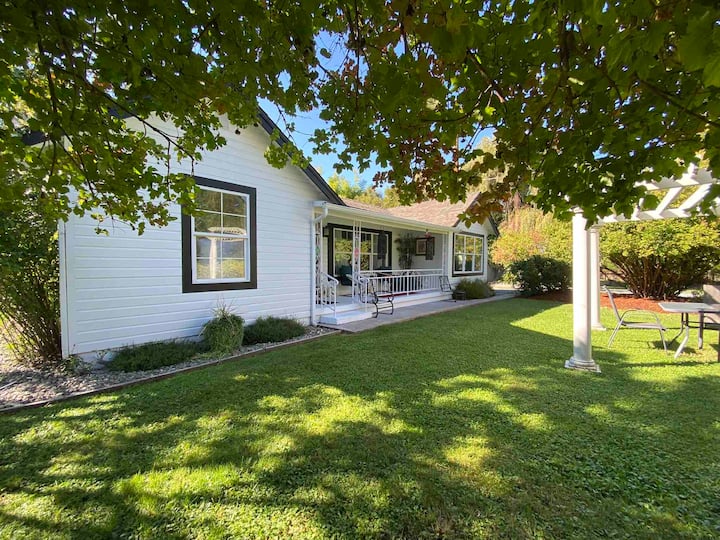 Elegant Farm - Grants Pass, OR