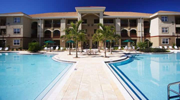 Luxury Condo With World Class Beaches Nearby! - Land O' Lakes, FL