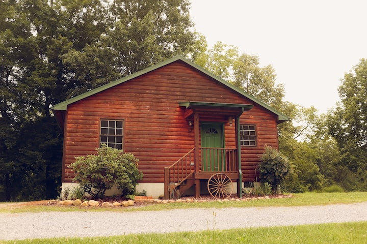 The Western Cabin At Meredith Valley Farm/cabins - Biltmore, TN