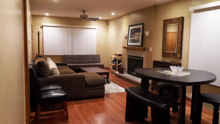 Private Beautiful 1 Bedroom Condo - Skokie, IL