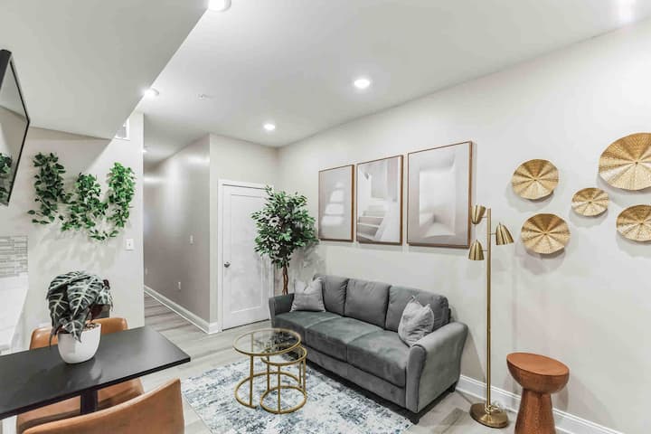Large 2/2 In Old City | Sleeps 8! (U-3) - Philadelphia, PA