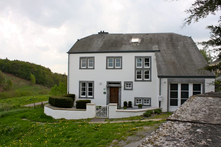 Presbytère Rénové - Gîte 12p - Bastogne - Ardennes - Esch-sur-Sûre