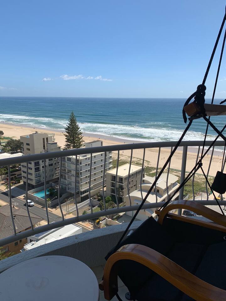 Sun, Fun And Views At Surfers - 衝浪者天堂