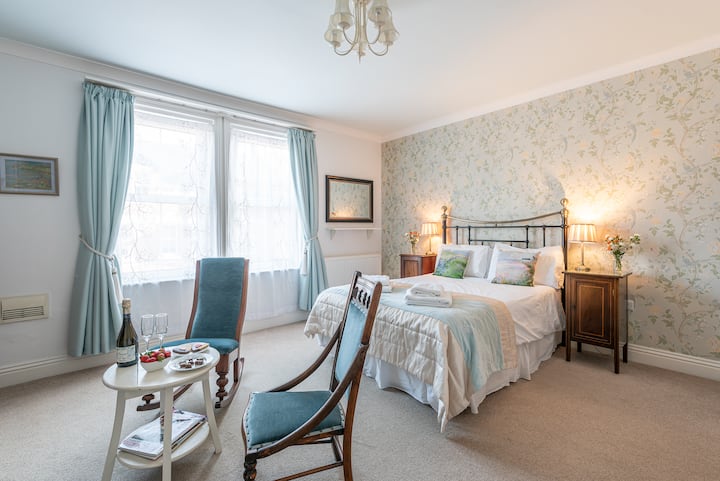 Central, Comfortable, Quiet, Free Parking - Whitby