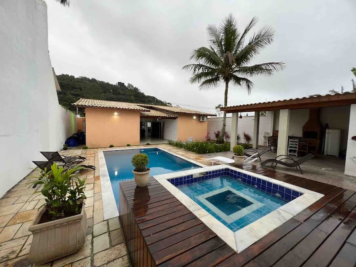 Casa 4 Dormitórios Com Piscina. - Caraguatatuba
