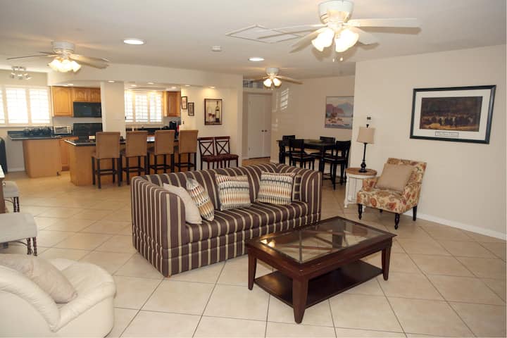 Spacious Home Central Phx, Pool, King Bed, Pets Ok - Phoenix, AZ