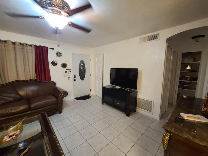 Comfy Clean Orlando International Airport Home - Orlando, FL