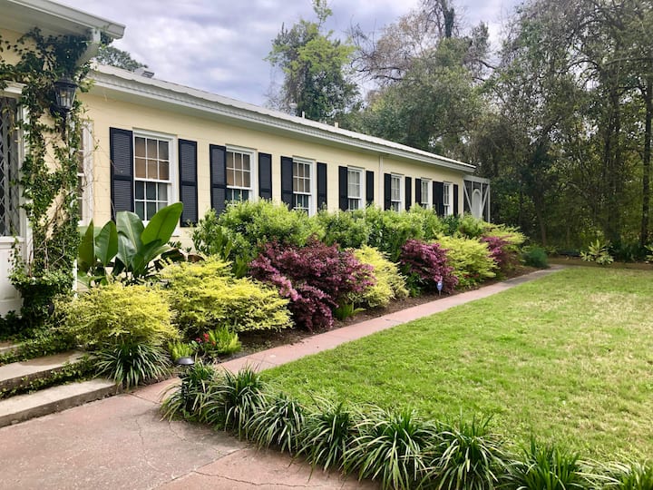 Stylish Renovated Chapel -Close To Everything! - Beaufort