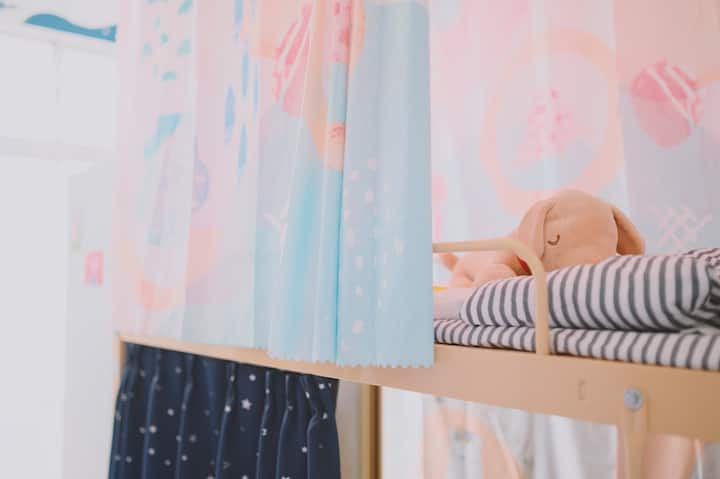 太陽慢慢走民宿-星星混合背包客房|貓咪民宿|寵物友善|台灣原創插畫|台南大學旁最可愛房源 - 台南 東區