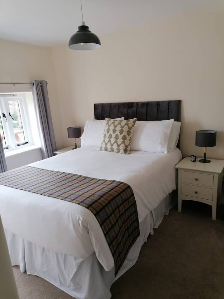 Number 19 - Deluxe Ensuite Double Room - Blakeney