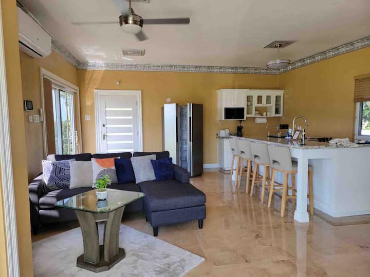 Villa Panorama Balcony Ocean View Wi-fi & Netflix - Montego Bay