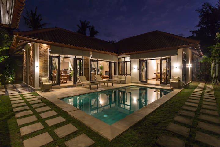 Traditional Balinese Style Villa, Central Seminyak - Kuta