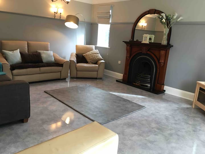 Spacious Home With Free Parking - Durham
