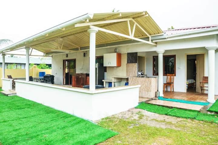 My Ozi Perl - 3 Bedroom House With Mountain View - Mahé