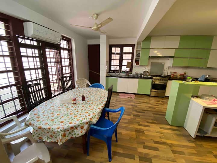 Double Bedroom With Balcony & Fast Wifi - Kollam