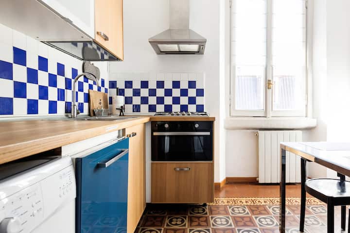 Terrace With 1930s Vibes In Milan - Milão