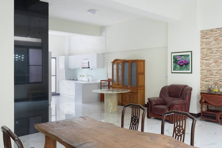 56511-雙人套房獨立衛浴,雙車庫電梯別墅 - 高雄市