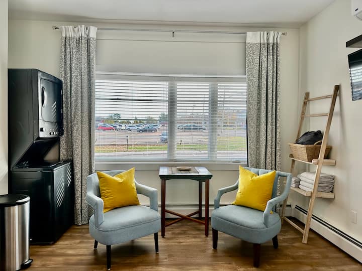 Bachelor Suite Beside Hospital - Moncton