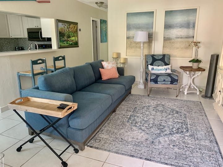 Stay By The Beach 2/1 - Steps To Beach Entry - Jensen Beach, FL