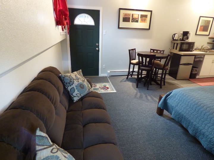 Private Room Studio With Bathroom - Girdwood, AK