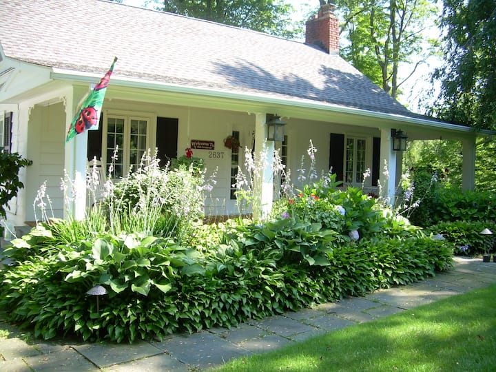 Strawberry Cottage - Willoughby, OH