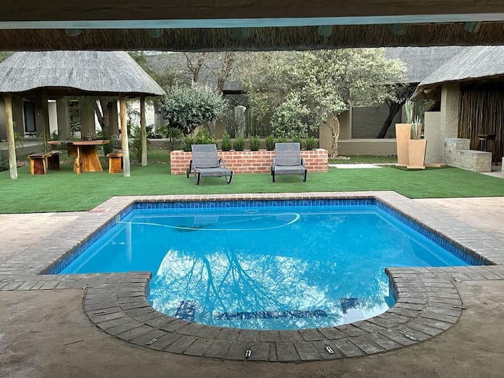Lion's Den - Have A Roaring Bushveld Experience - Hammanskraal