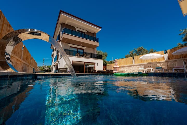 Deniz Manzarası Plaj Havuz Jakuzi Sauna Lüks Villa - Demre