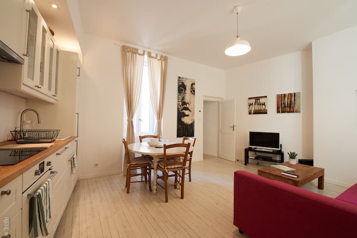 Quiet 1st Floor 1 Bedroom Gem In Blaye Centre - Pauillac