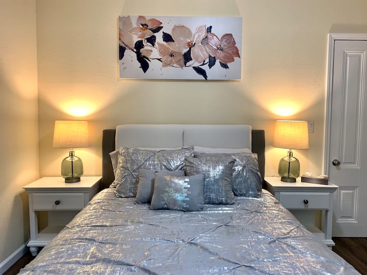 Charming, Spacious & Cozy Downtown Gem ~ Queen Bed - San Jose, CA