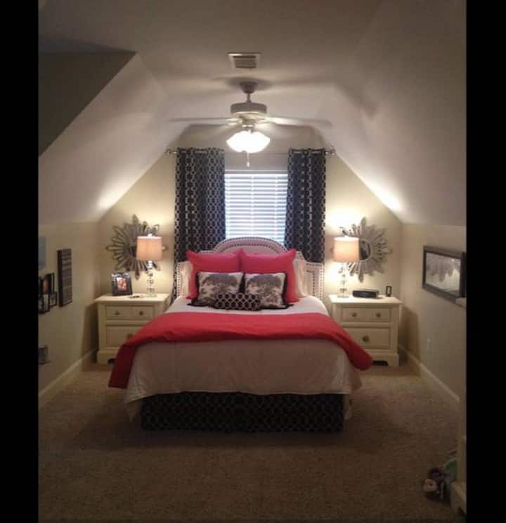 Oxford Getaway Private Upstairs Suite - Oxford, MS