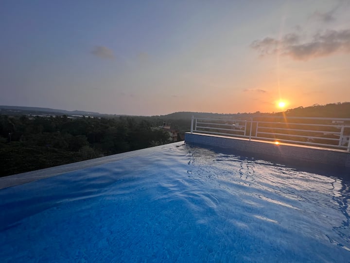 Gorgeous 2bhk - Rooftop Pool - Hill Retreat Goa - Goa