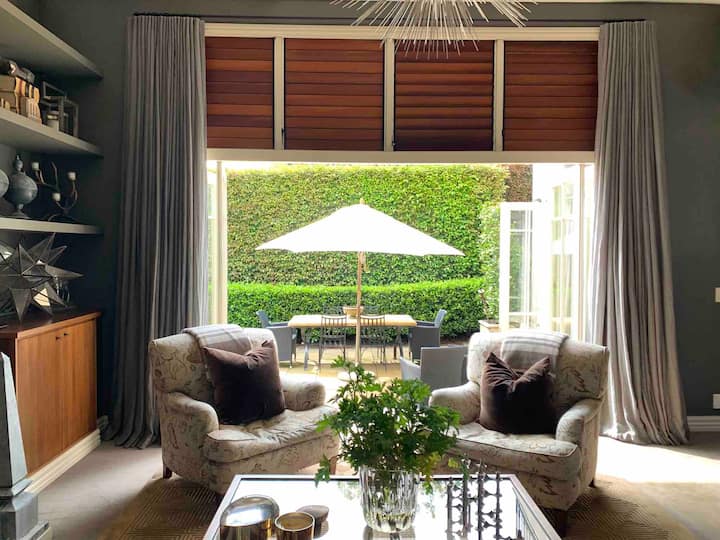 Luxury Living In Remuera Family Home With Pool - Auckland