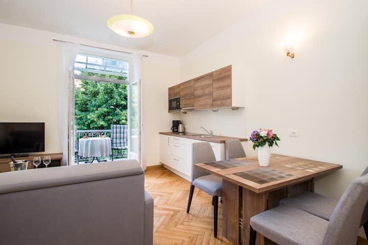 Neue, Moderne Ferienwohnung, Zentraler Und Sehr Ruhiger Lage In Meran/obermais - Dorf Tirol