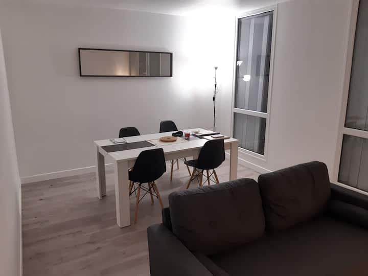 Appartement Entier 76m2 Meublé Place Mirroir ÉVry. - Évry