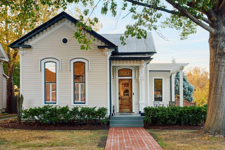 Premium Location, Historic 2,000 Sq Ft Home - Nashville