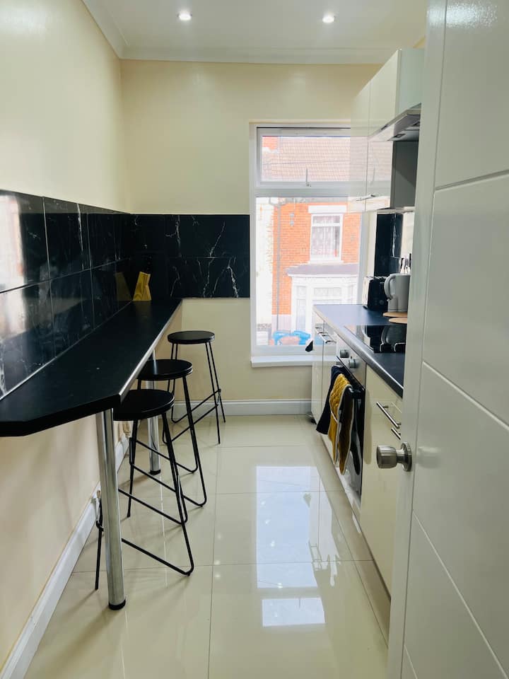 Lovely 2 Bedroom Condo Close To City Center (K1) - Hull