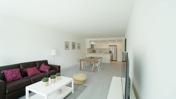 Premium Located Cozy Apartment In Sunny Isles - Sunny Isles Beach, FL