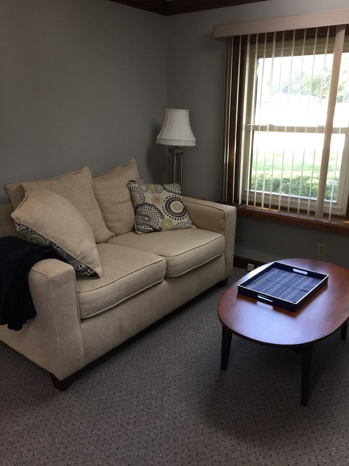 Spacious And Private One Bedroom Apartment - Fort Wayne, IN