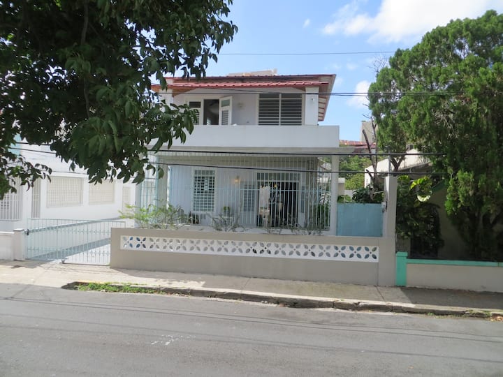 Entire 2-story Lovely Home: Casa Estrella - San Juan