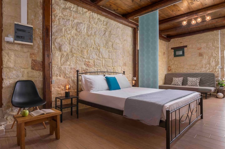 Shipwreck_nearby/big_patio/free_public_parking/ - Закинф