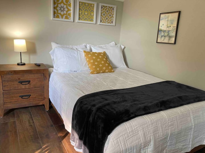 Carriage House Yellow Suite - Savannah, GA