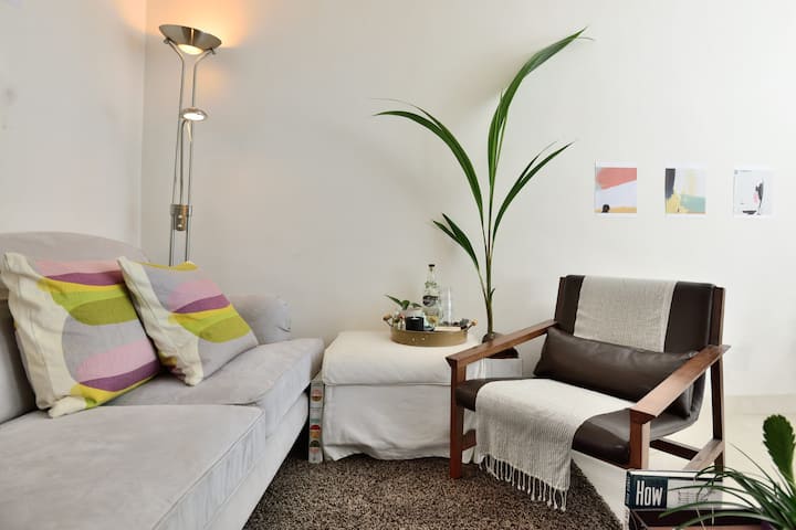 Sublet On Artsy Street Near Hku - Sai Ying Pun