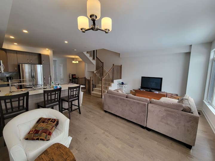 Entire House In A Peaceful Neighborhood - Ottawa