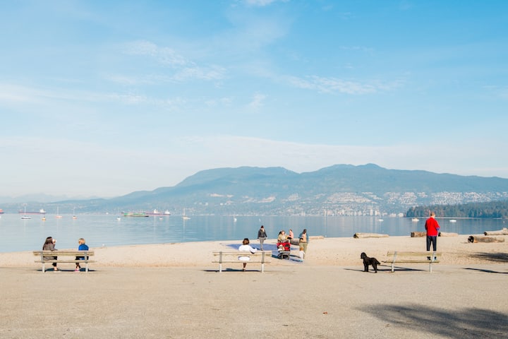 Refined Modern Home In Kitsilano's Best Locale - Vancouver