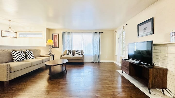 Spacious 5b House / Garage /Yard - Bellevue, WA