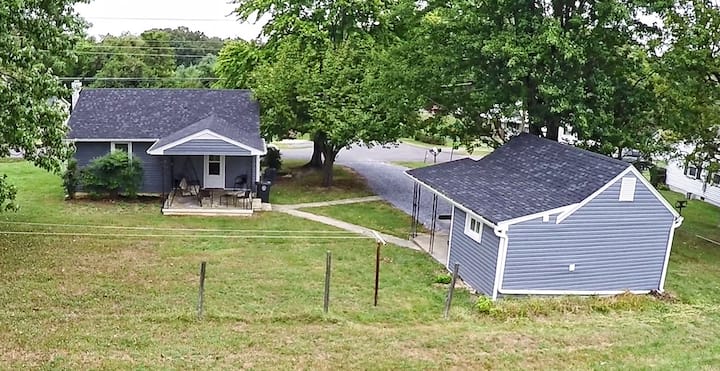 Convenient Home With Guest House - Lynchburg, VA