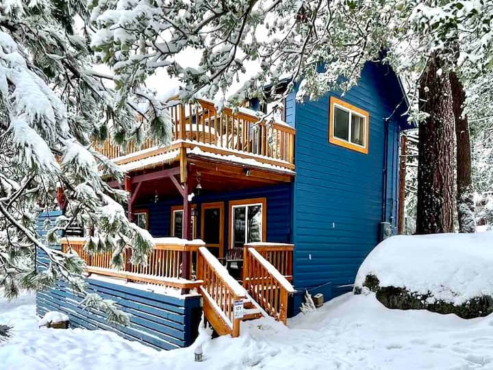 Steller's Nest: A Cozy Treetop Cabin - Hot Tub!! - Idyllwild-Pine Cove, CA